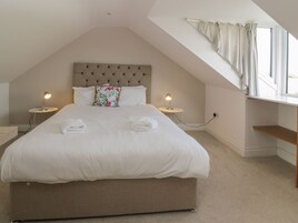 3 quartos, com decoração personalizada, com mobília individualizada 