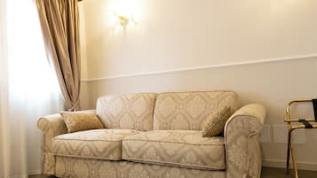Quarto Quádruplo Deluxe | Cofre no quarto, cortinas/cortinados opacos, quartos insonorizados