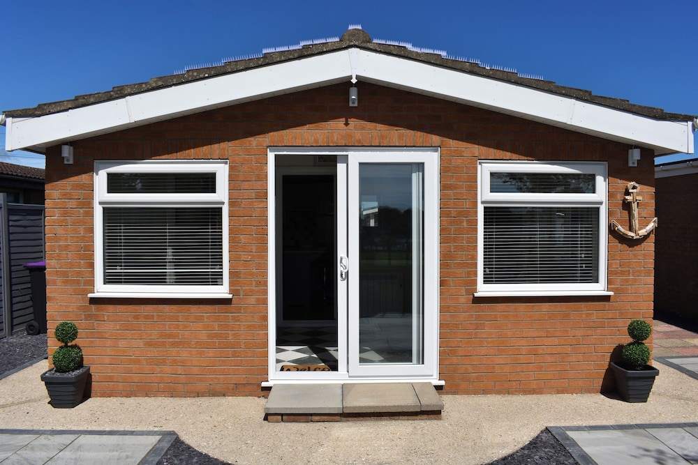 Monty's Retreat - Anderby Creek