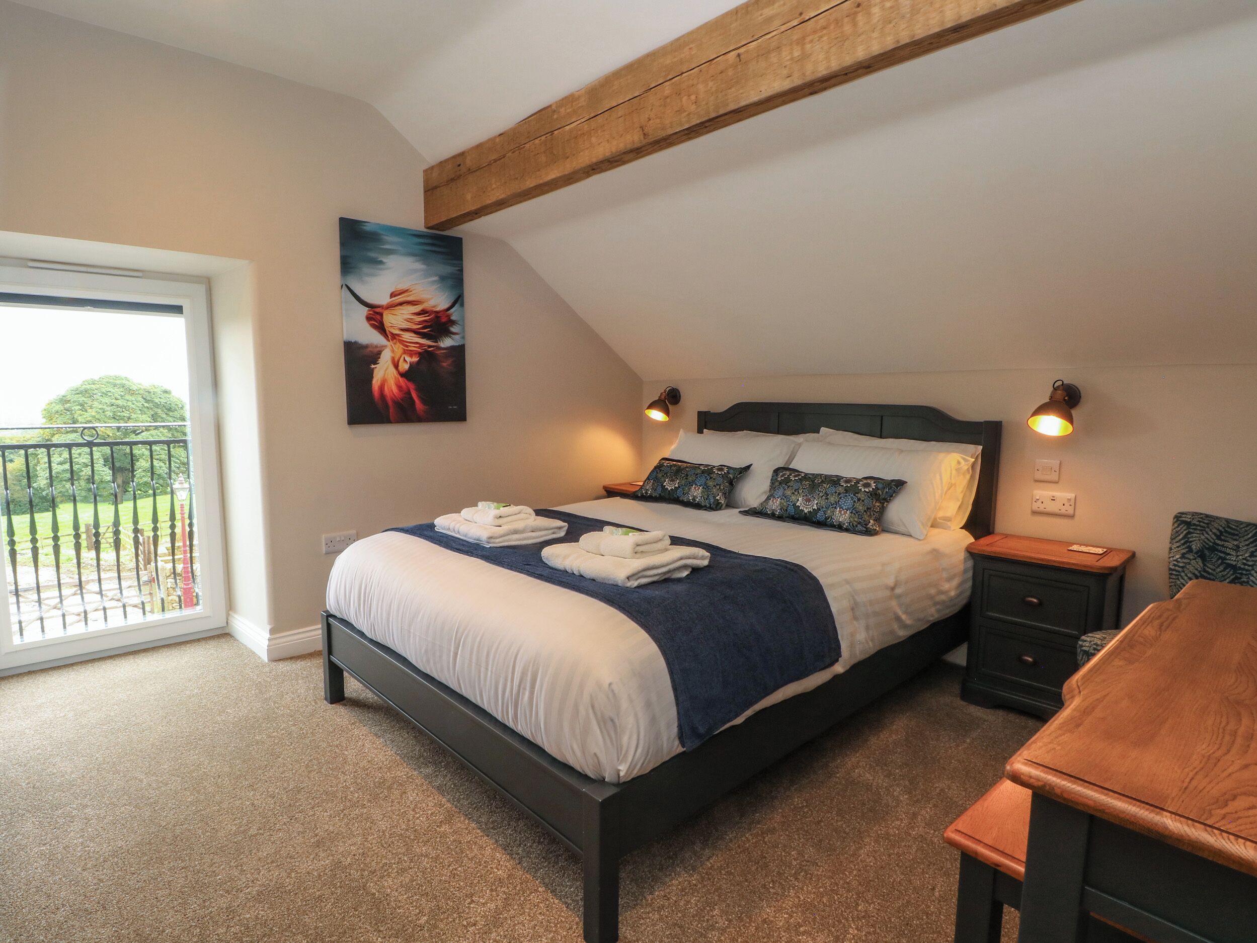 4 quartos, com decoração personalizada, com mobília individualizada 