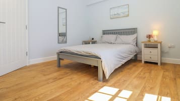 2 quartos, com decoração personalizada, com mobília individualizada