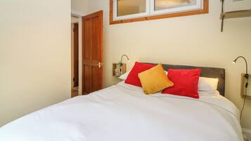 2 quartos, individualmente decorados, individualmente mobiliados