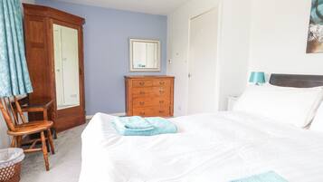 2 quartos, com decoração personalizada, com mobília individualizada