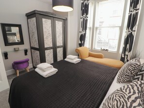 1 quarto, individualmente decorados, individualmente mobiliados