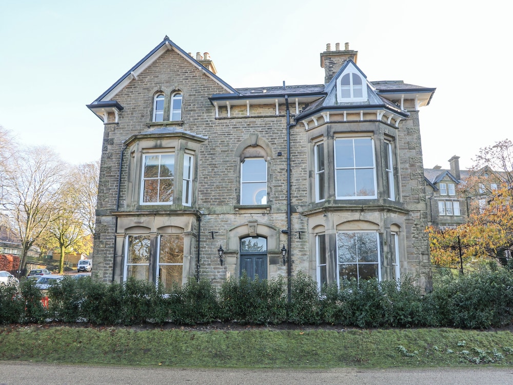 Chatsworth Suite - Buxton