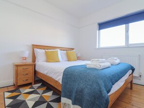 3 quartos, individualmente decorados, individualmente mobiliados