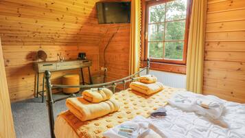 2 quartos, com decoração personalizada, com mobília individualizada