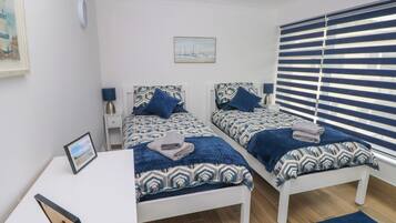 2 quartos, com decoração personalizada, com mobília individualizada