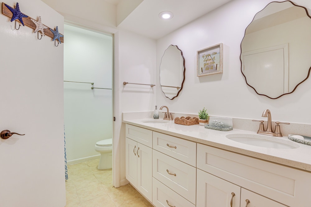 3 Mi To Beach: Spacious Sarasota Home W/ Game Room - Venice, FL