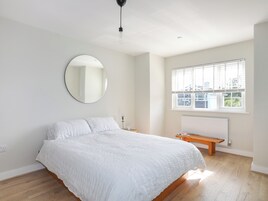 3 quartos, com decoração personalizada, com mobília individualizada 