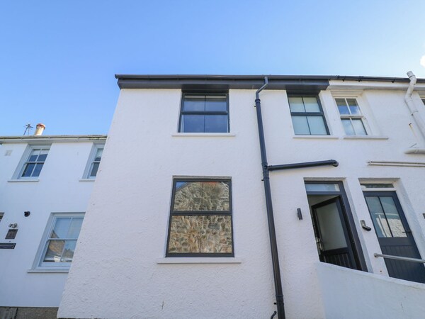 2 Salubrious Terrace - St Ives