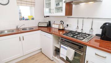 Casa de Campo | Cozinha privada | Um frigorífico, uma máquina de lavar louça, uma chaleira elétrica