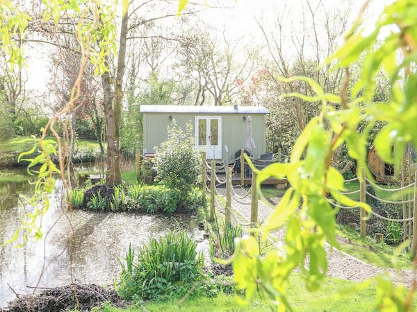 Damsel Shepherds Hut - Norfolk
