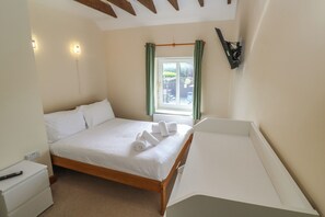 2 quartos, com decoração personalizada, com mobília individualizada