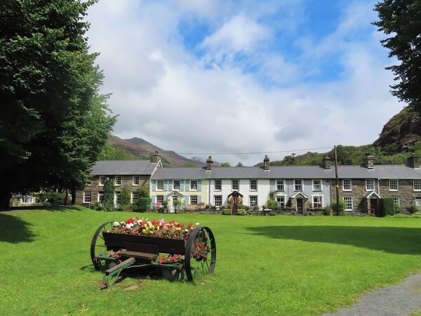Cottage On The Green - Beddgelert