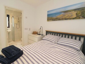 4 quartos, individualmente decorados, individualmente mobiliados