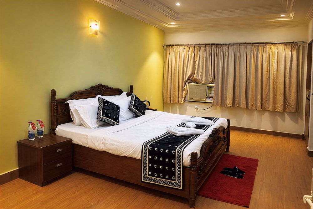 Hotel Thakur Galaxy, Sadar Market - Nagpur