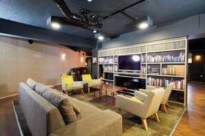 Área de estar no saguão