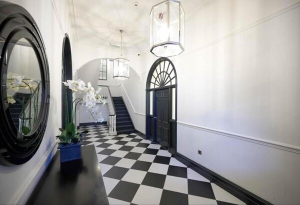 Full Apartment With Secure Parking Great Views - Preston