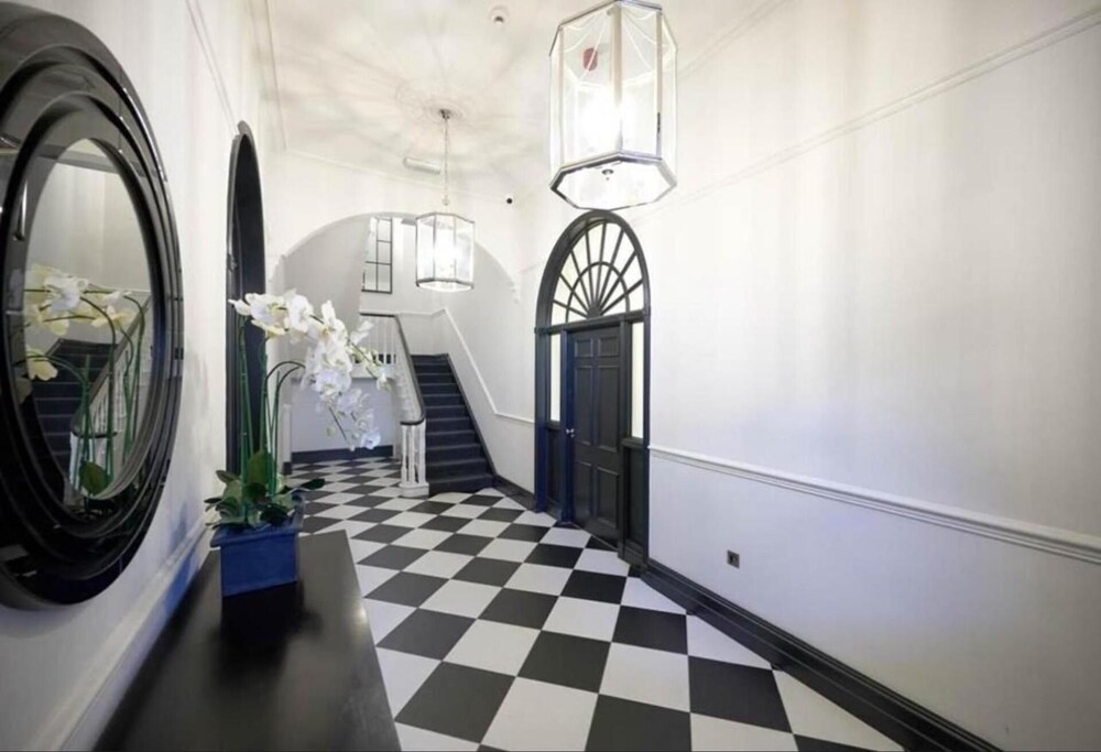 Full Apartment With Secure Parking Great Views - Preston