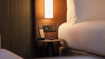 Minibar, cofre no quarto, secretária, quartos insonorizados