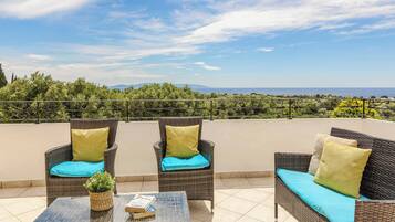 Villa (4 Bedrooms) | Exterior