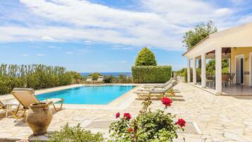 Villa (4 Bedrooms) | Exterior