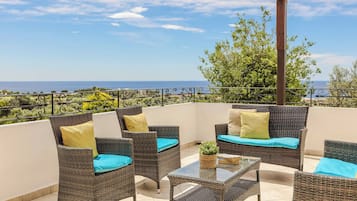 Villa (4 Bedrooms) | Exterior