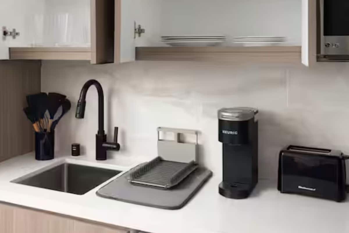 Cozinha privada | Cafeteira/chaleira, geladeira grande, micro-ondas, cooktop