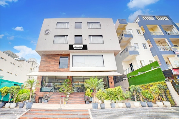 Luxirious Stays At Palette Patel Nagar - Bhopal