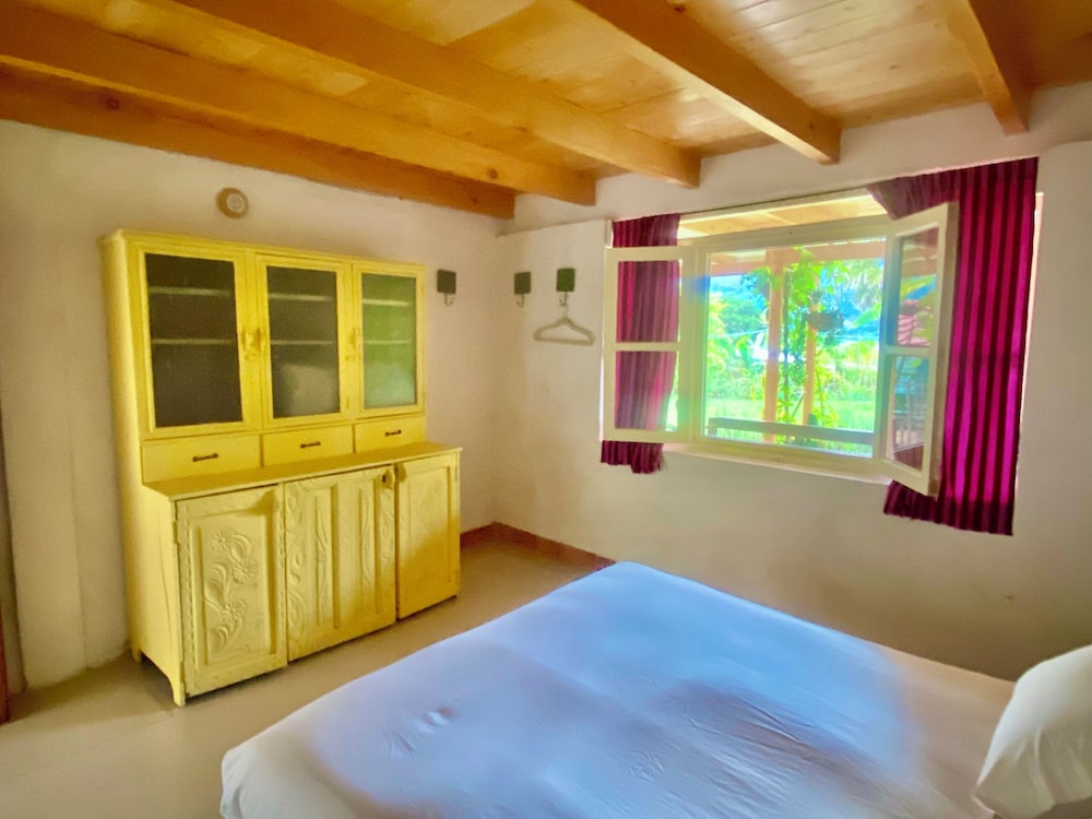 Charming 4-bedroom house with lake&volcano view and lake access ...