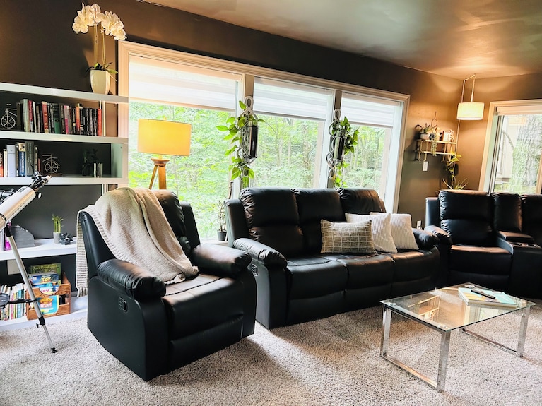 One-of-a-kind Blue Tree House Retreat Holy Hill Getaway Hiking Trails - Hartford, WI