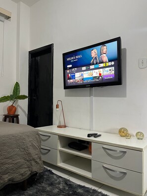 Apartamento básico | 1 quarto, escrivaninha, espaço de trabalho para notebook