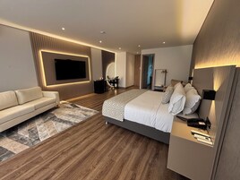 Suite Júnior | Minibar, secretária, Wi-fi grátis, roupa de cama fornecida 