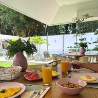 Pequeno-almoço continental diário (35000 COP por pessoa) 