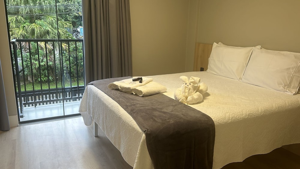 Geminado Casa 1 Alto Padrão 4 Quartos - Joinville