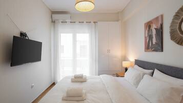 Apartamento Superior, varanda, Vista para a cidade | 2 quartos, cofre com capacidade para portátil