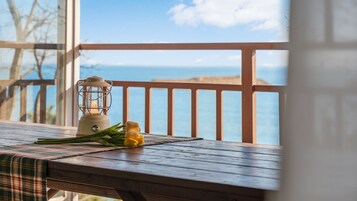 Quarto básico, 1 quarto (Room 204(Ocean View /BBQ /Terras)) | 1 quarto, Wi-Fi de cortesia