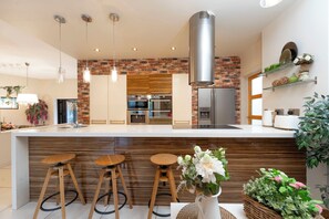 Lava-louças, chaleira elétrica, torradeira