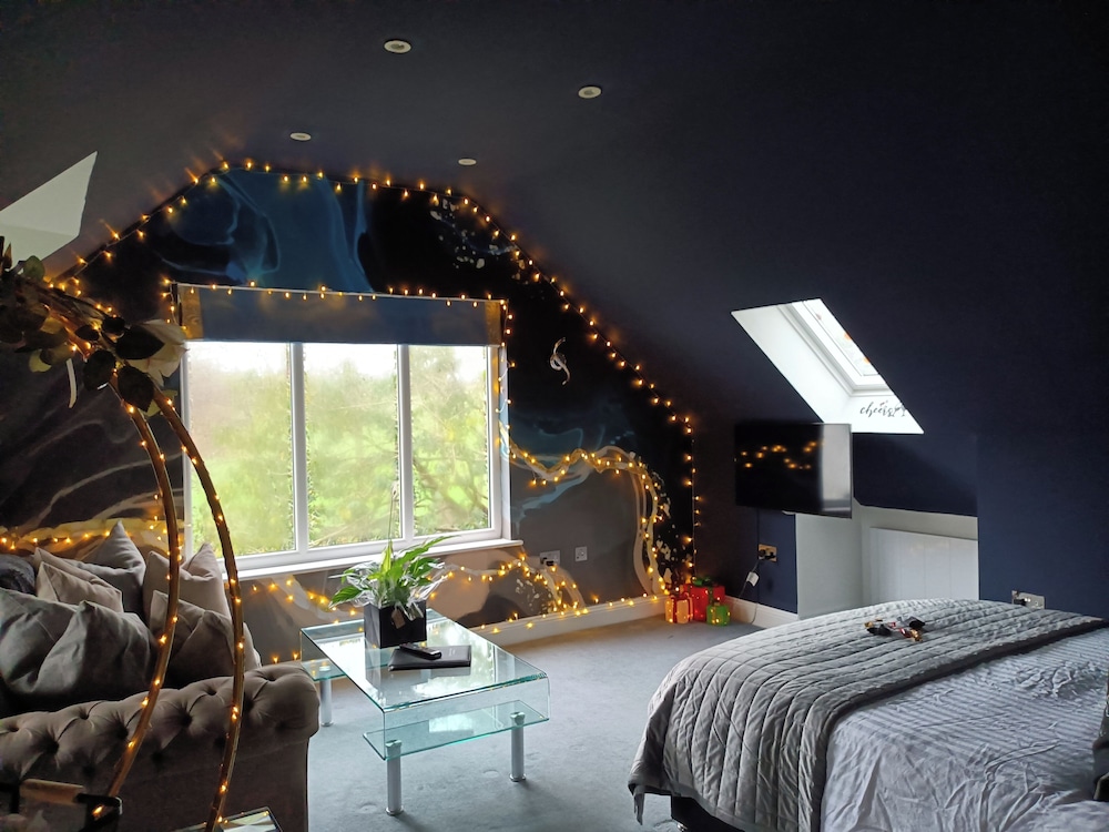 Romantic Chalet- Hot Tub- Games Room-stream-views - Cotswolds
