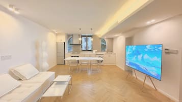 Cabine | Sala de estar | Televisor