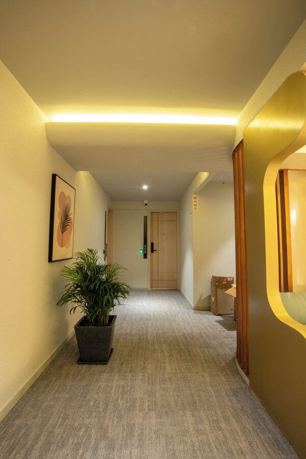 Hotel Bellevue - Gandhinagar