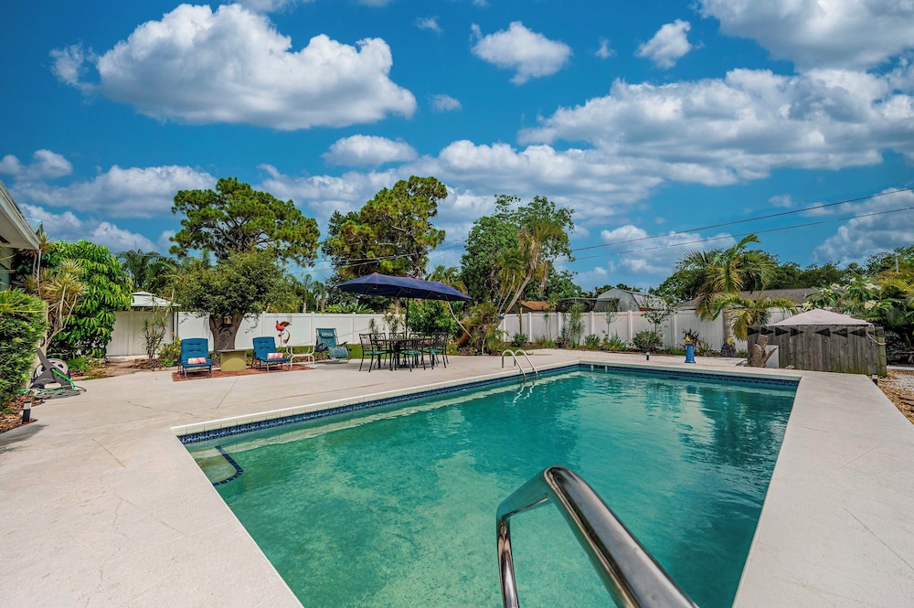 9 Mi To Coquina Beach: Home W/ Pool & Bbq - Anna Maria Island, FL