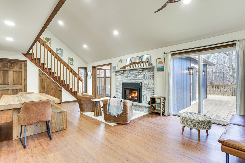 Pocono Mountain Family Home W/ Deck + Grill - Bushkill, PA