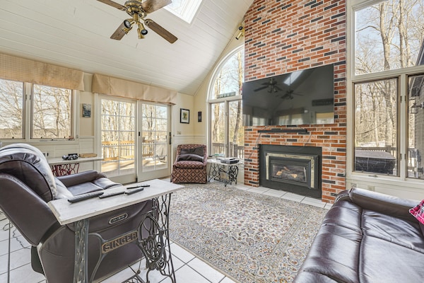 Waterfront Home W/ Boat Dock & Sunroom In Gardiner - Gardiner, ME
