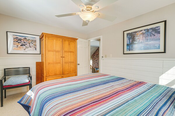 Waterfront Home W/ Boat Dock & Sunroom In Gardiner - Gardiner, ME