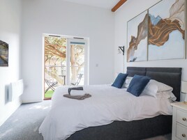 3 quartos, com decoração personalizada, com mobília individualizada 
