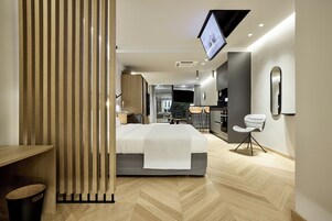 Junior Suite with Terrace | 1 quarto, cofres nos quartos, espaço de trabalho para notebook