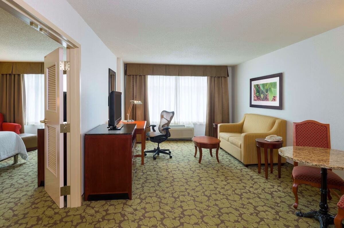 Enjoy Hartford: Refreshing Stay With Free Parking, Near Attractions! Indoor Pool - Glastonbury, CT