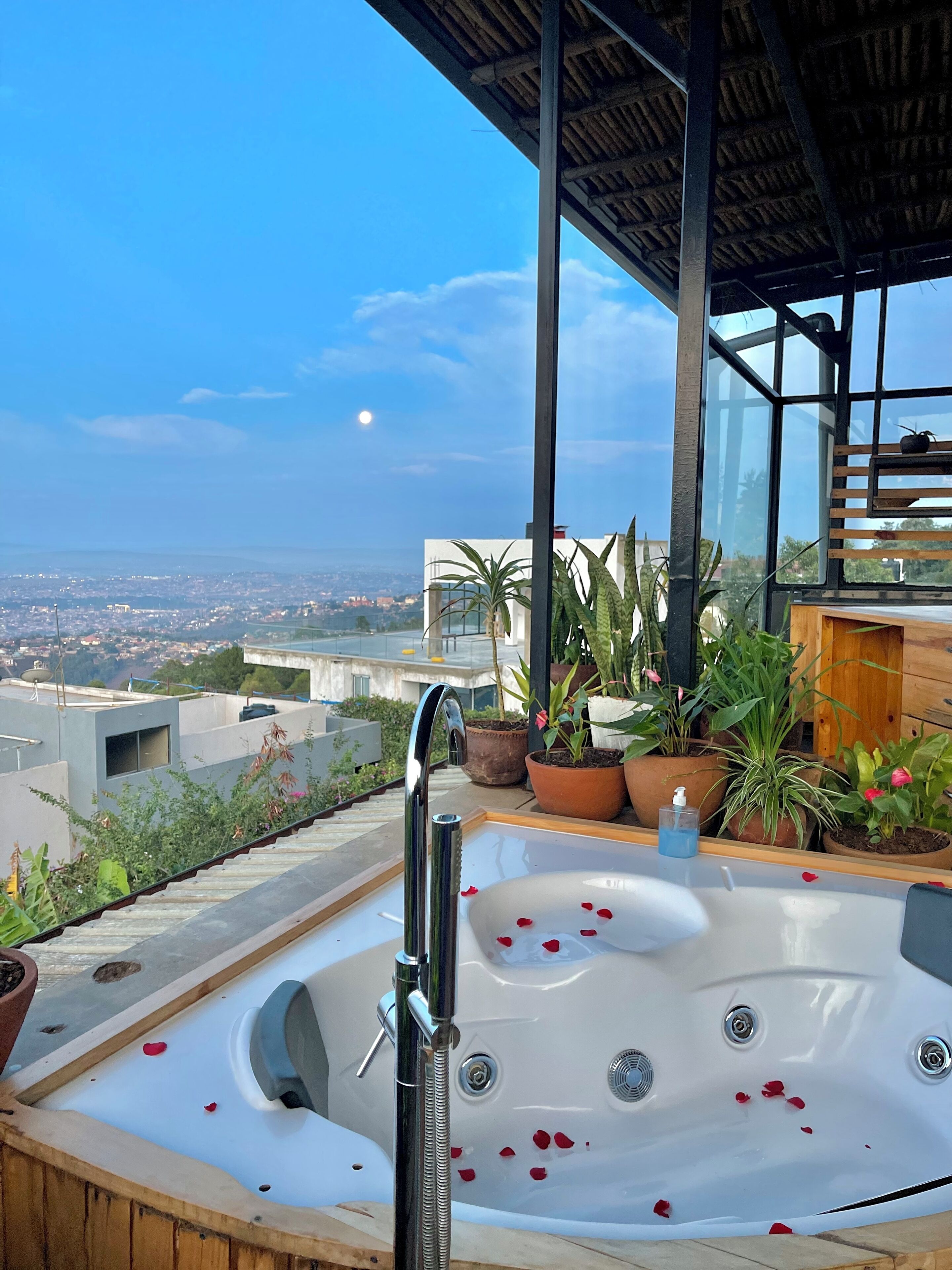 Cobertura panorâmica, vista para a montanha | Cortinas blackout, Wi-Fi de cortesia